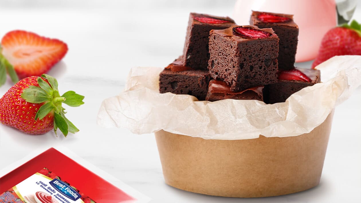 Brownie Cubes with Strawberry Milk Cream - Recipe