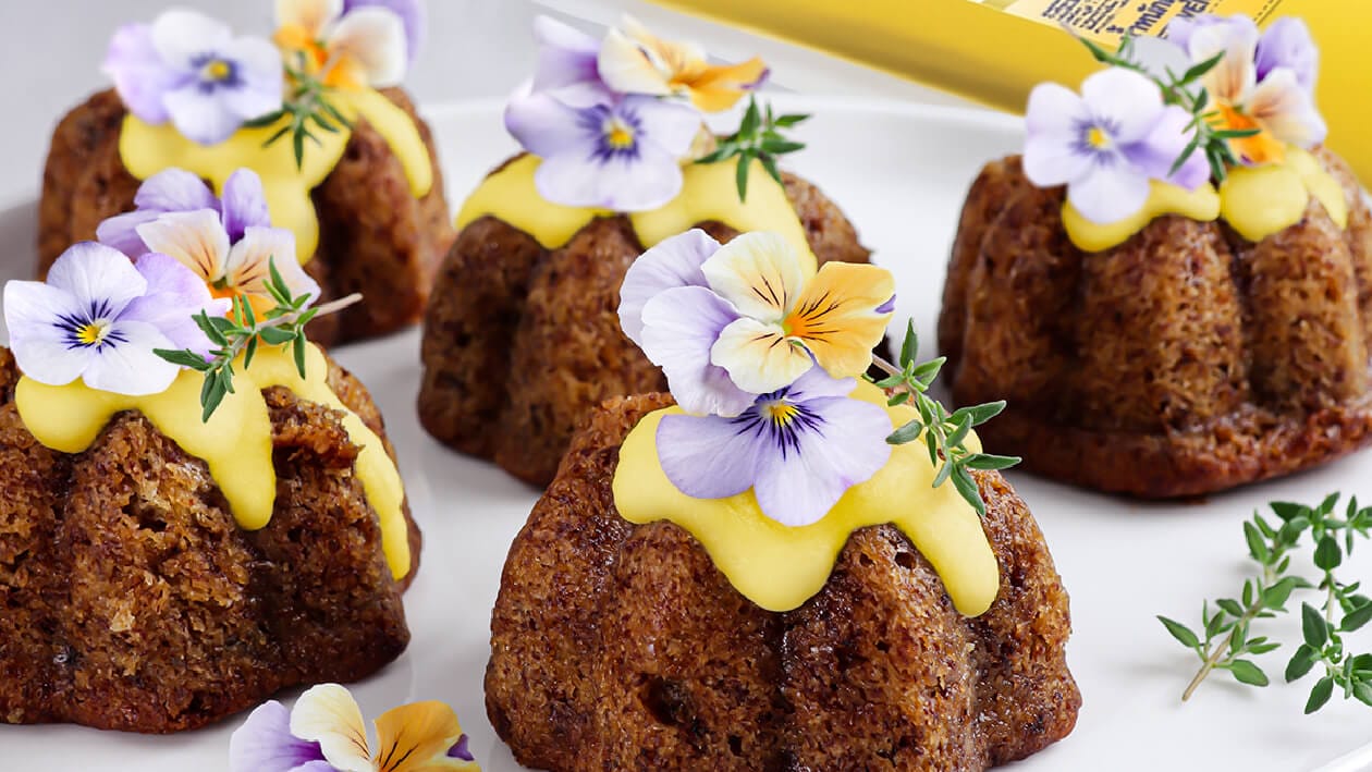 Banana Cake with Viola Topping - Recipe